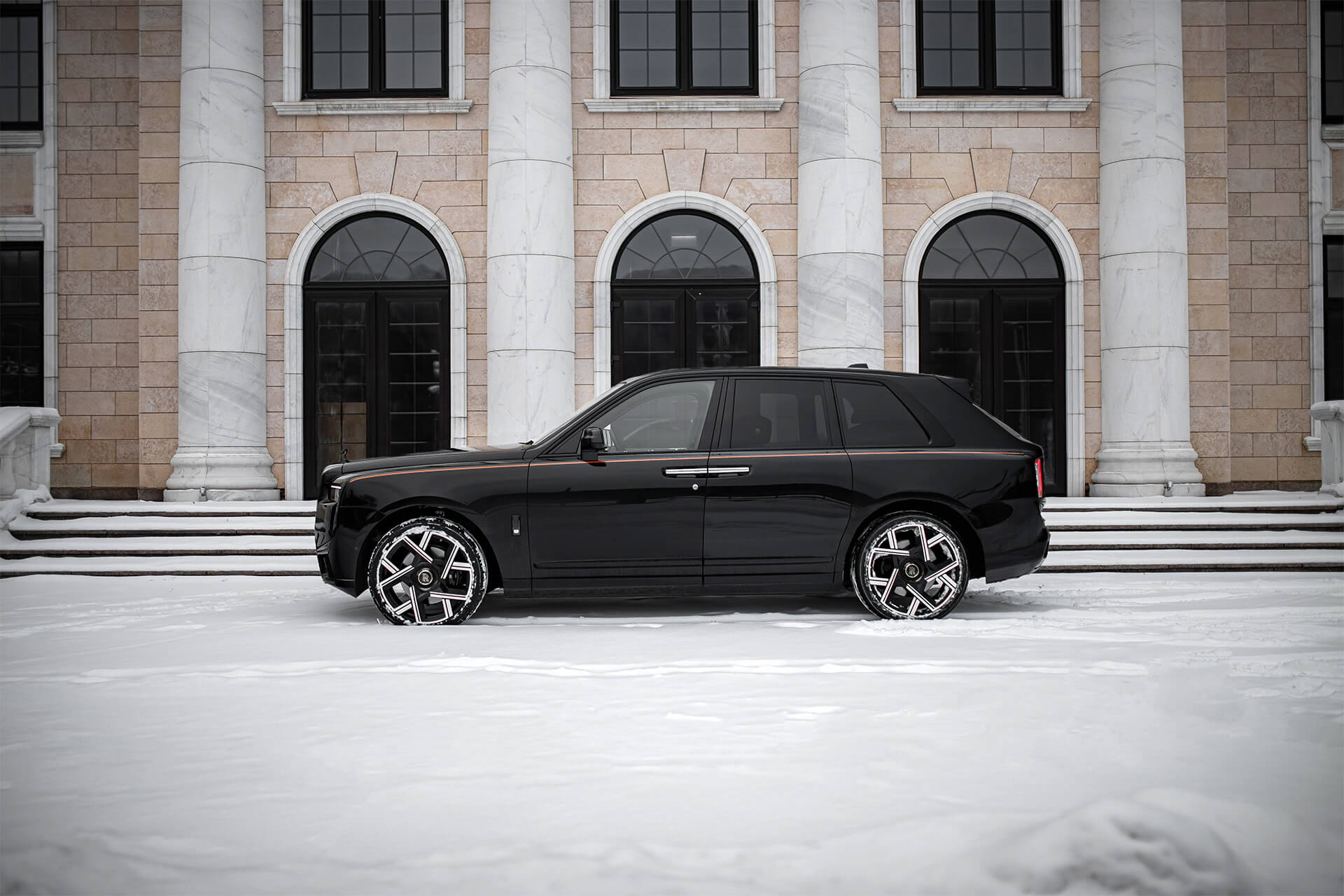 Rent Rolls-Royce Cullinan Restyling in Moscow: from 114990 RUB/day. No ...