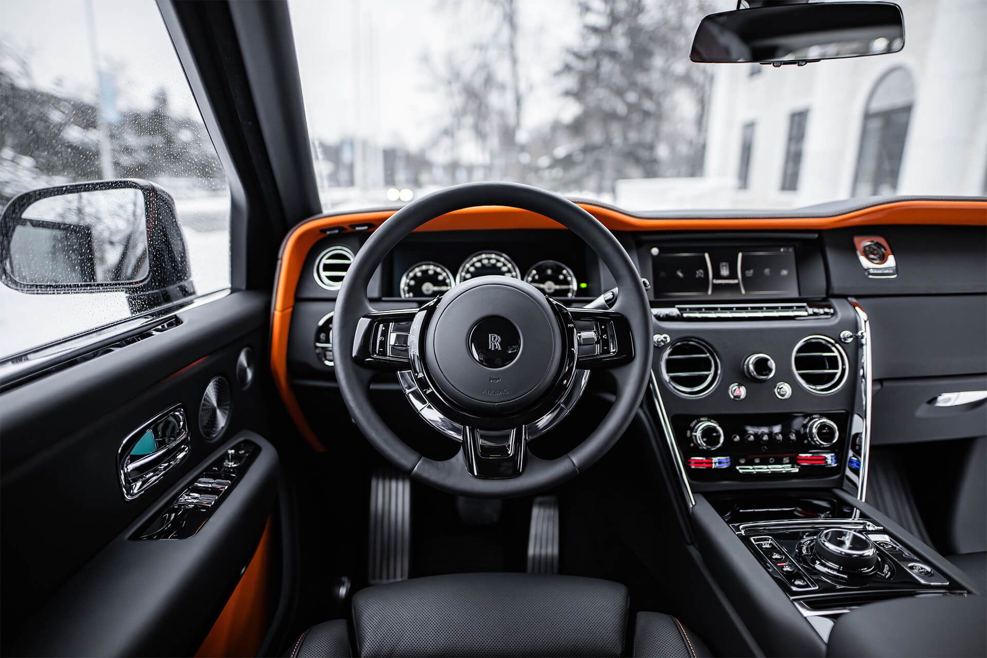 Rent Rolls-Royce Cullinan Restyling in Moscow: from 114990 RUB/day. No ...