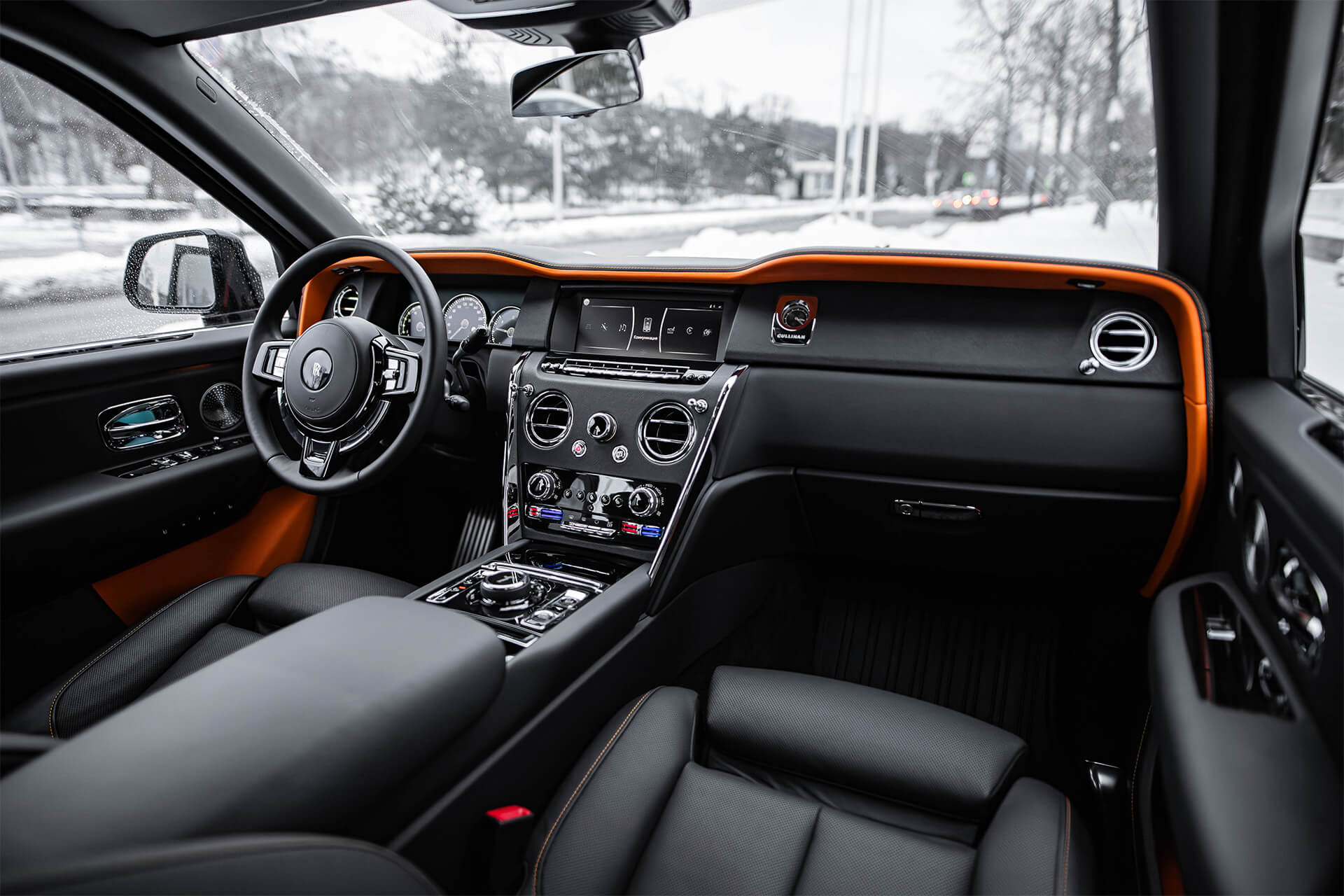 Rent Rolls-Royce Cullinan Restyling in Moscow: from 114990 RUB/day. No ...