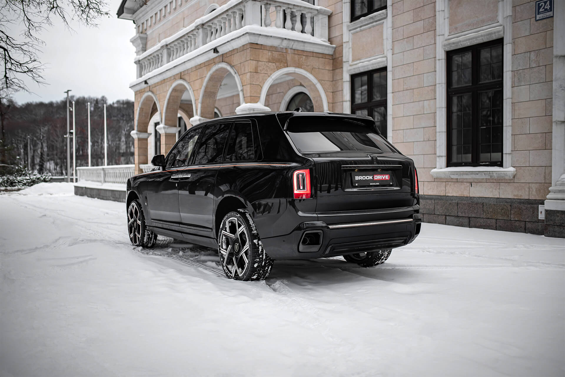 Rent Rolls-Royce Cullinan Restyling in Moscow: from 114990 RUB/day. No ...